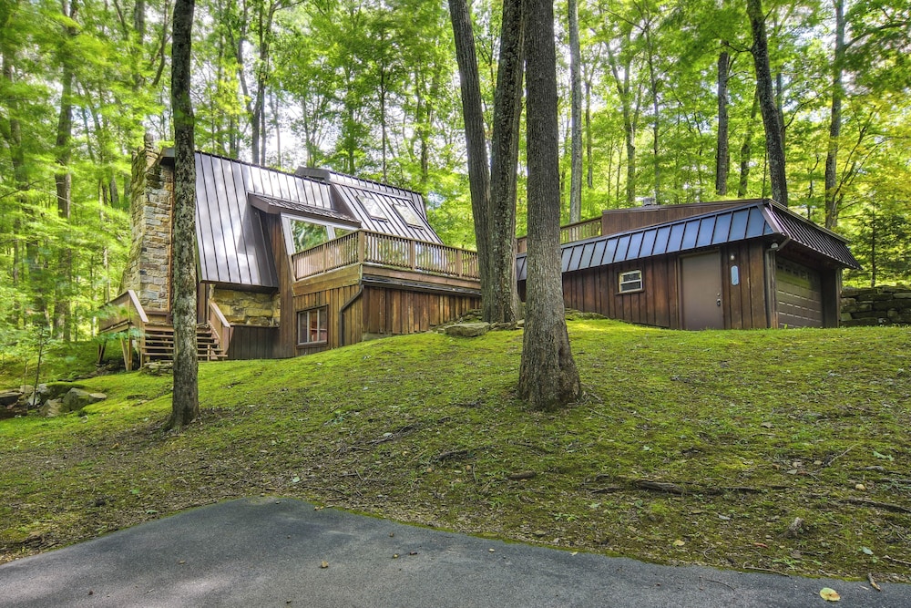 Resort Amenities: Family-friendly Dubois Cabin - Pennsylvania