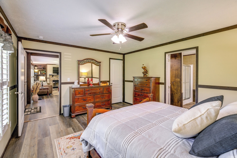 Dog-friendly Home W/ Mtn Views In Chilhowie! - Marion, VA