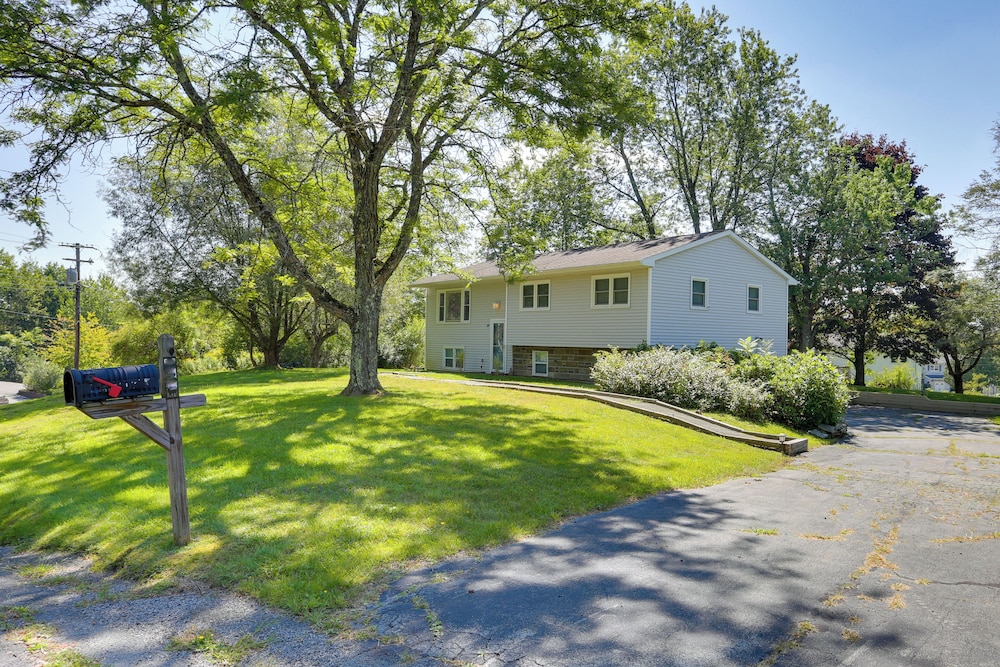 Kiamesha Lake Home W/ Deck: 4 Mi To Resorts World! - Hudson Valley, NY