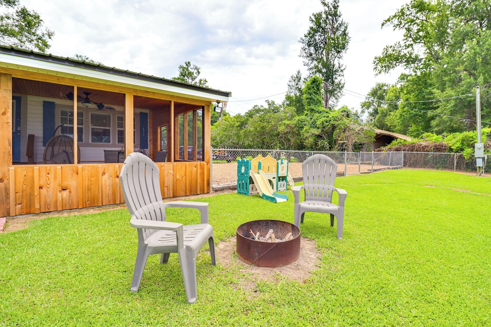 Lakefront Jonesville Cabin W/ Dock + Fire Pit! - Louisiana