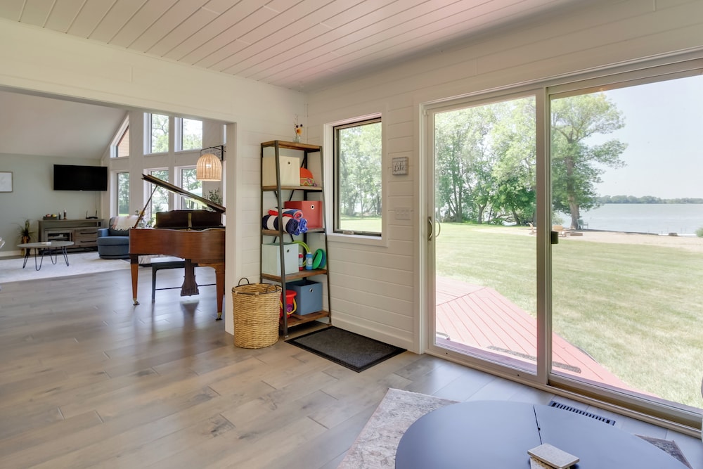 Lakefront Sunburg Vacation Rental W/ Boat Dock! - Belgrade, MN