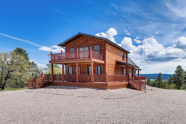 Peaceful Wyoming Cabin W/ Spacious Deck & Wet Bar! - Keyhole State Park, Moorcroft