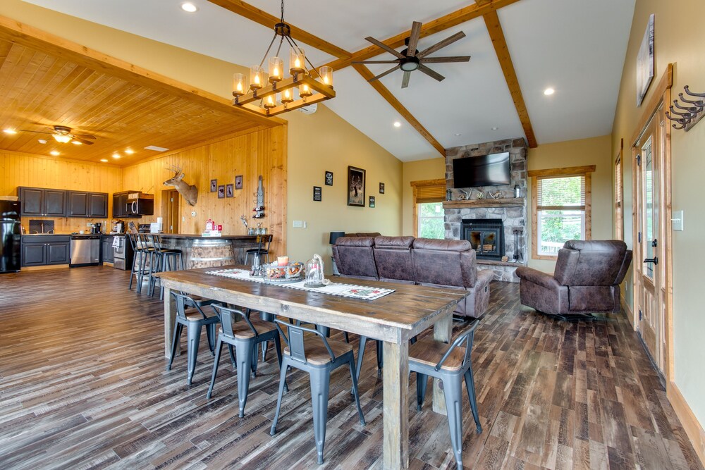 Tranquil La Prairie Retreat W/ Patio & Fireplace! - Illinois