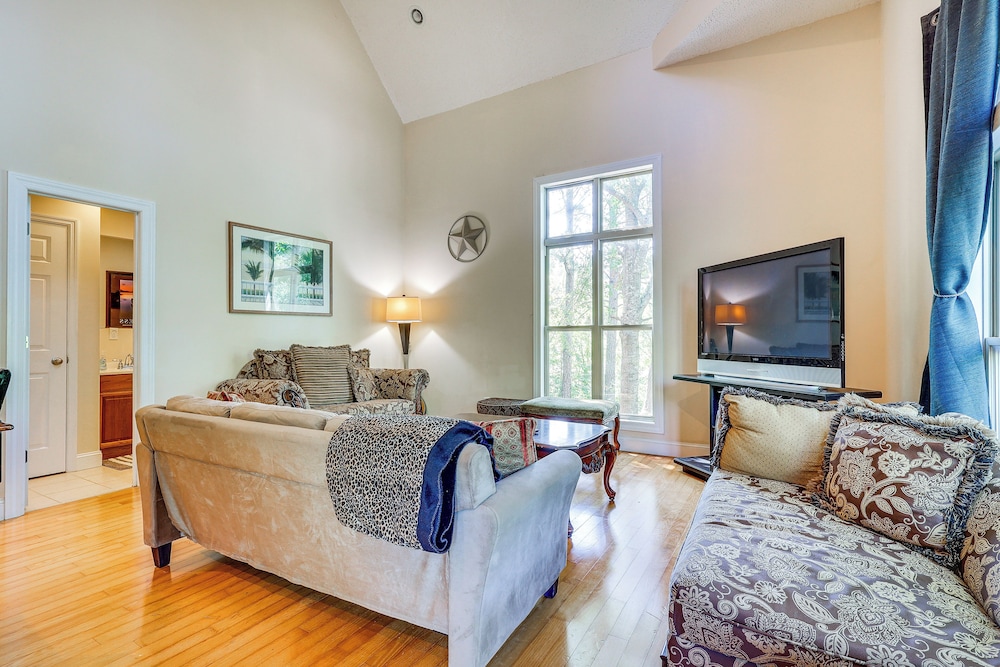 Double Springs Cabin Stay W/ Deck + Shared Dock! - Alabama