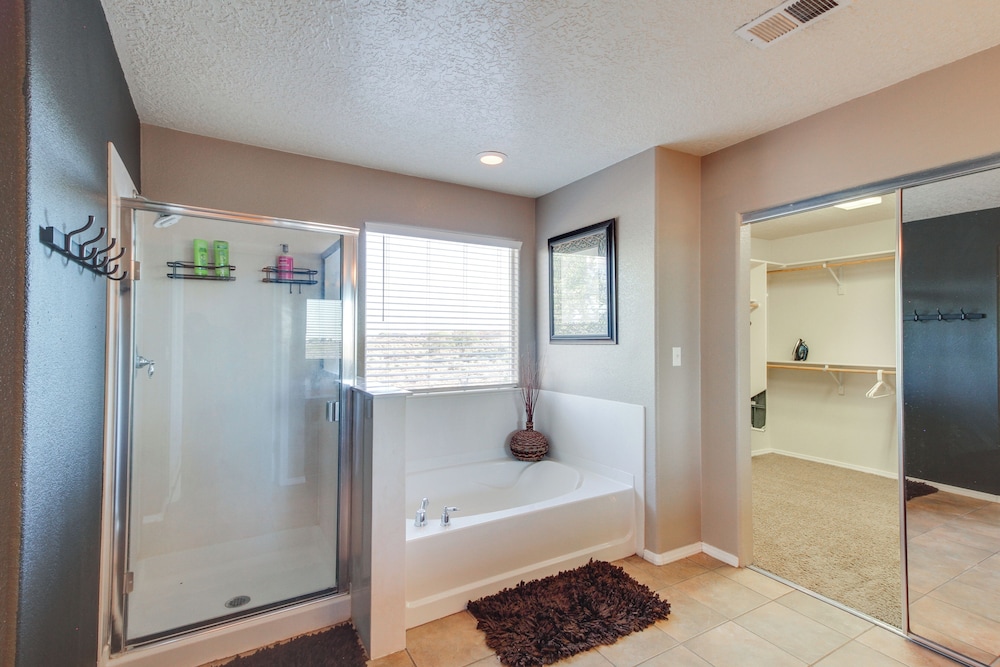 Chic New Mexico Retreat W/ Patio, Grill & Fire Pit - Los Lunas, NM