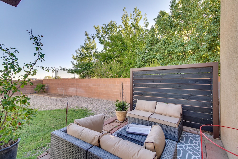 Chic New Mexico Retreat W/ Patio, Grill & Fire Pit - Los Lunas, NM
