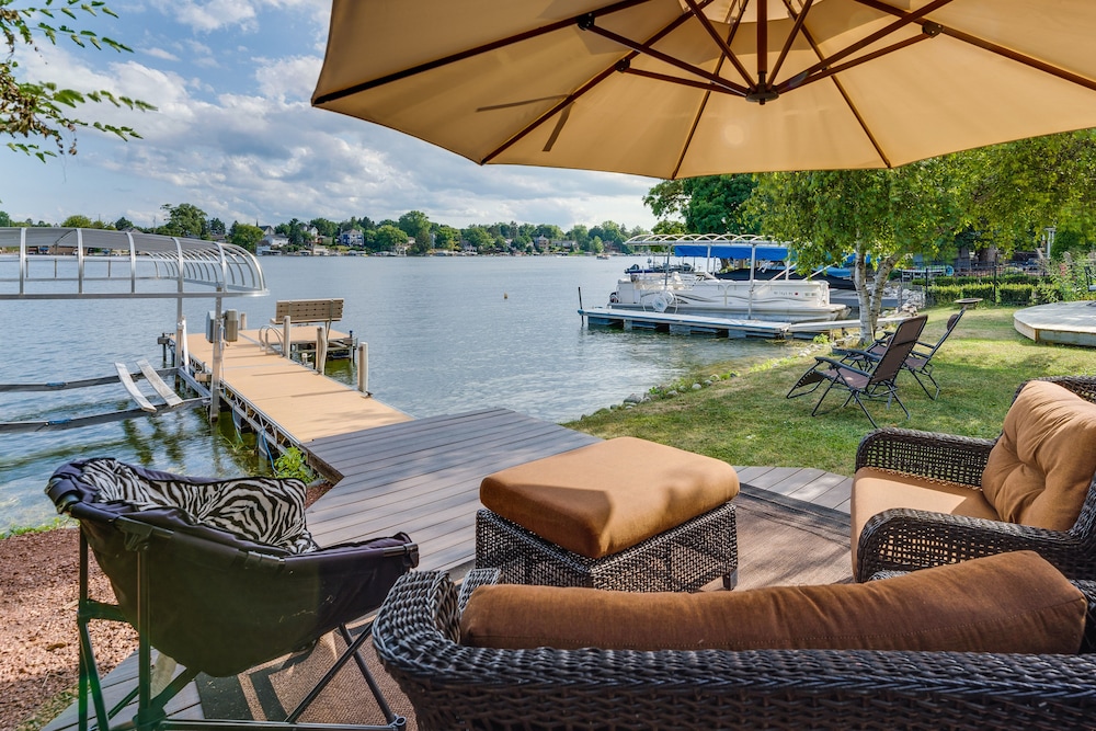 Okauchee Lake Vacation Rental W/ Boat Dock! - Mud Lake, Oconomowoc