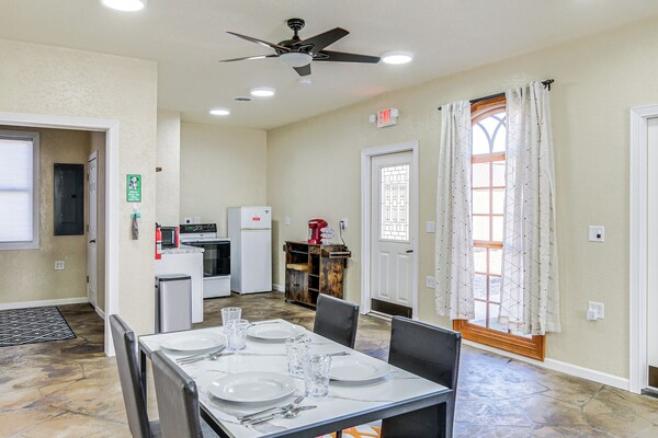 2 Mi To Main St: Newton Guest House - Iowa Speedway
