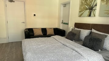 1 quarto, Wi-Fi de cortesia, roupa de cama