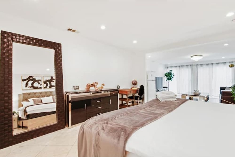 The Luxury Zenscape Retreat Private Suite - Hacienda Heights, CA