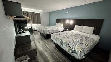 Camas com colchões pillow-top, escrivaninha