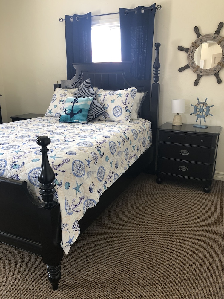 Seaside Retreat Apartment With Oceanview - Upstairs - San Clemente, CA