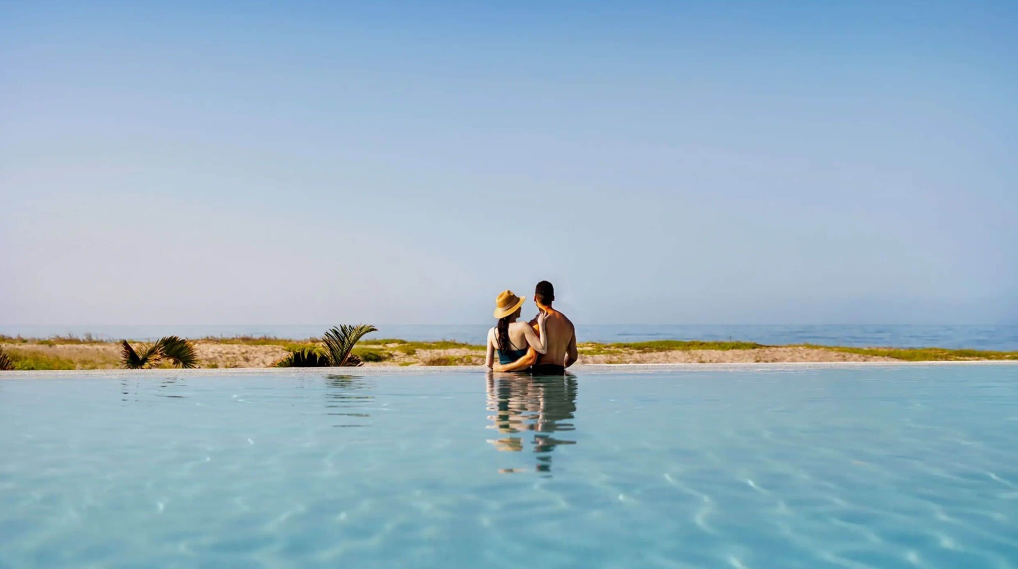 3 piscinas exteriores, guarda-sóis, espreguiçadeiras 