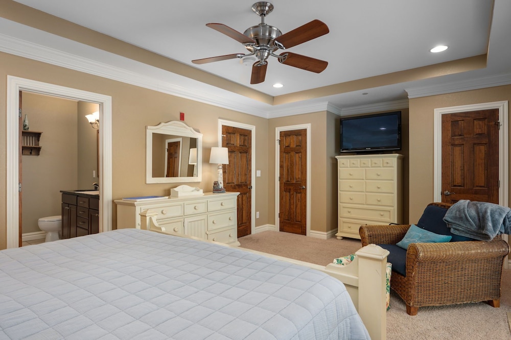Afternoon Delight-oceanfront Condo, Pet Friendly, Community Pools - Kill Devil Hills, NC