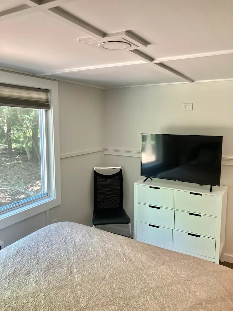 Esopus Creek Modern Tiny House Retreat! - Rhinebeck, NY