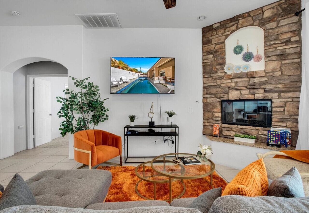 The Desert Gem Pool Spa Gated Private Home - Desert Hot Springs, CA