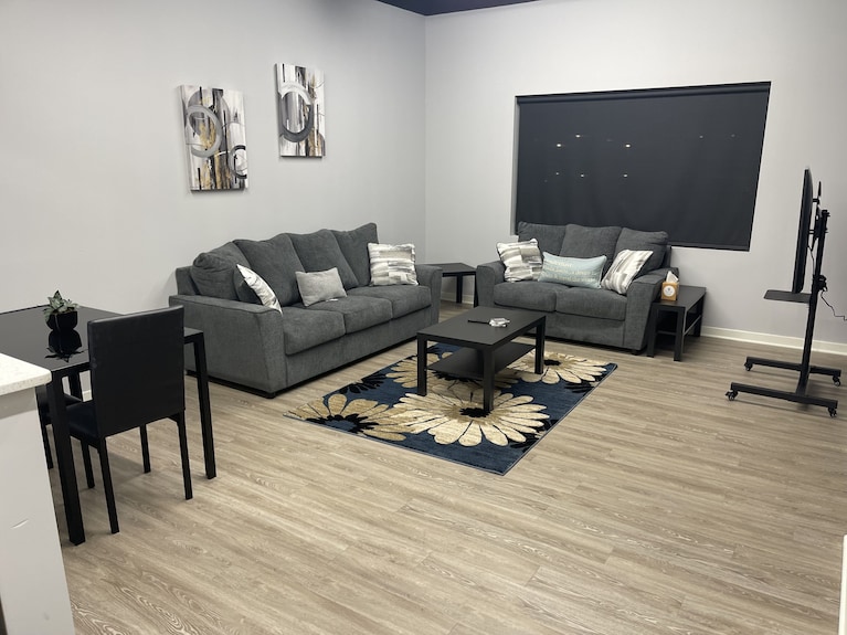 One Of A Kind Luxury Loft - Dearborn