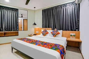 Quarto Deluxe | Lençóis de algodão egípcio, roupa de alta qualidade, cofre no quarto