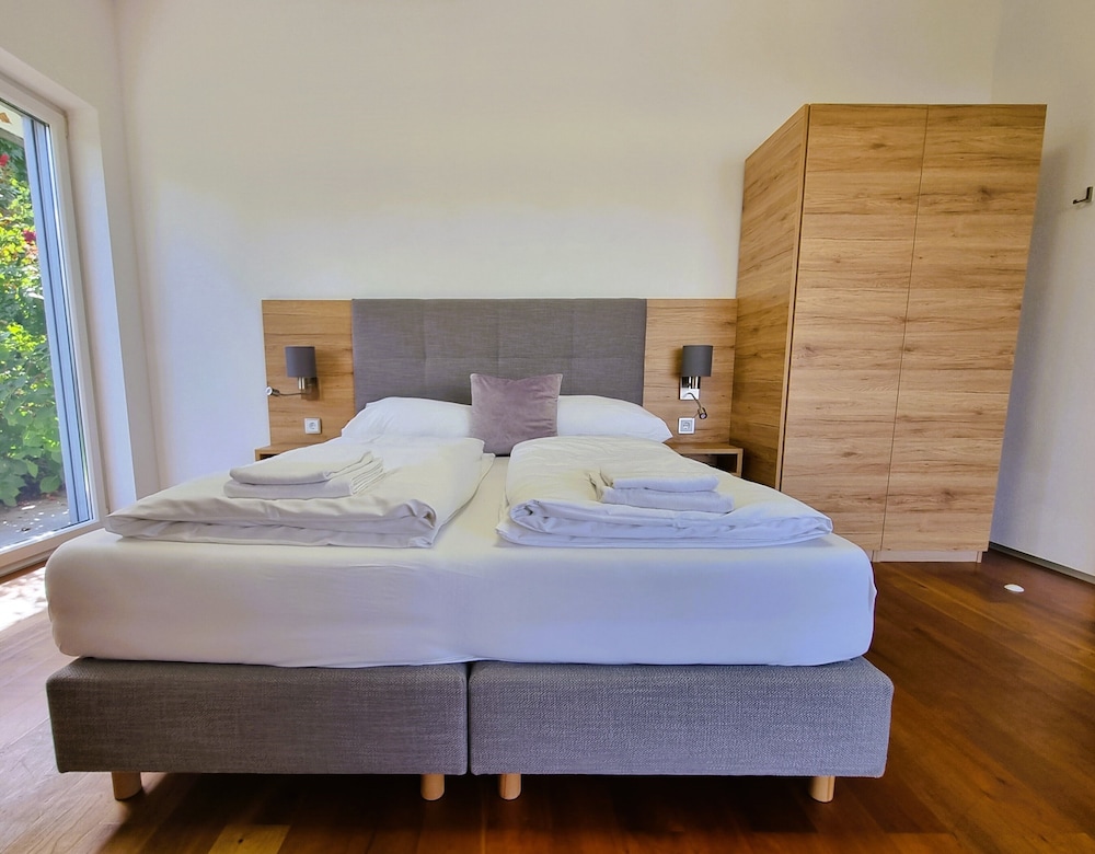 Am Weinberg, 5min Linz Zentrum, 4 Schlafzimmer, Arbeitszimmer, Pool, Sauna - Linz