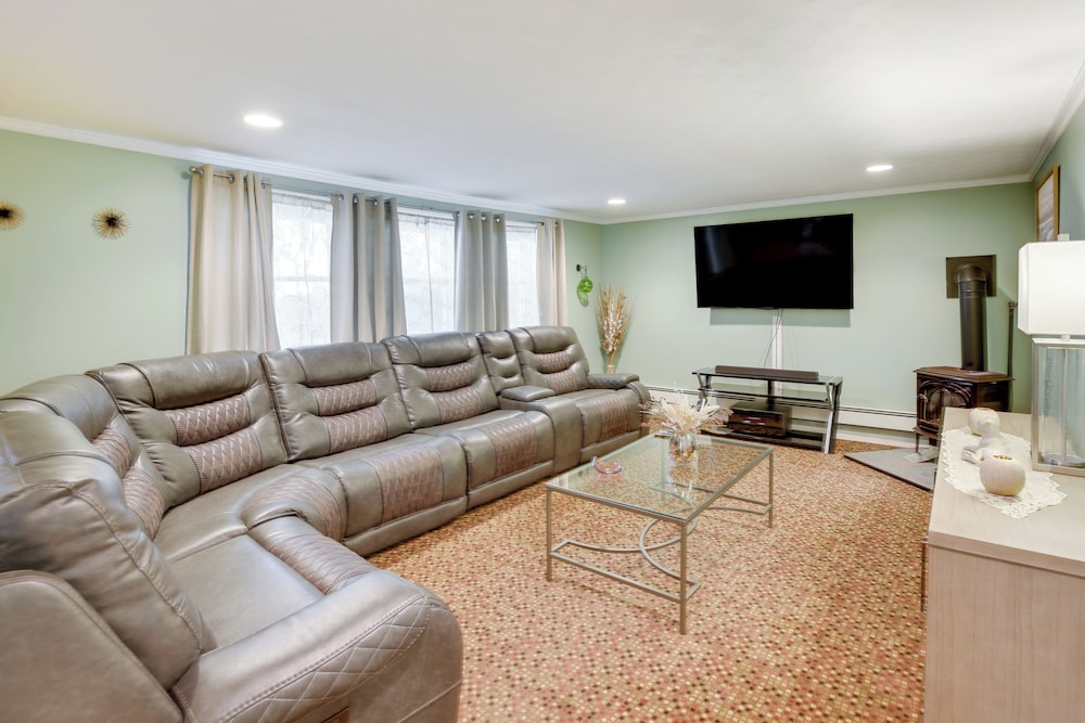 Great For Families: Waterville Retreat W/ Yard! - Waterville, ME