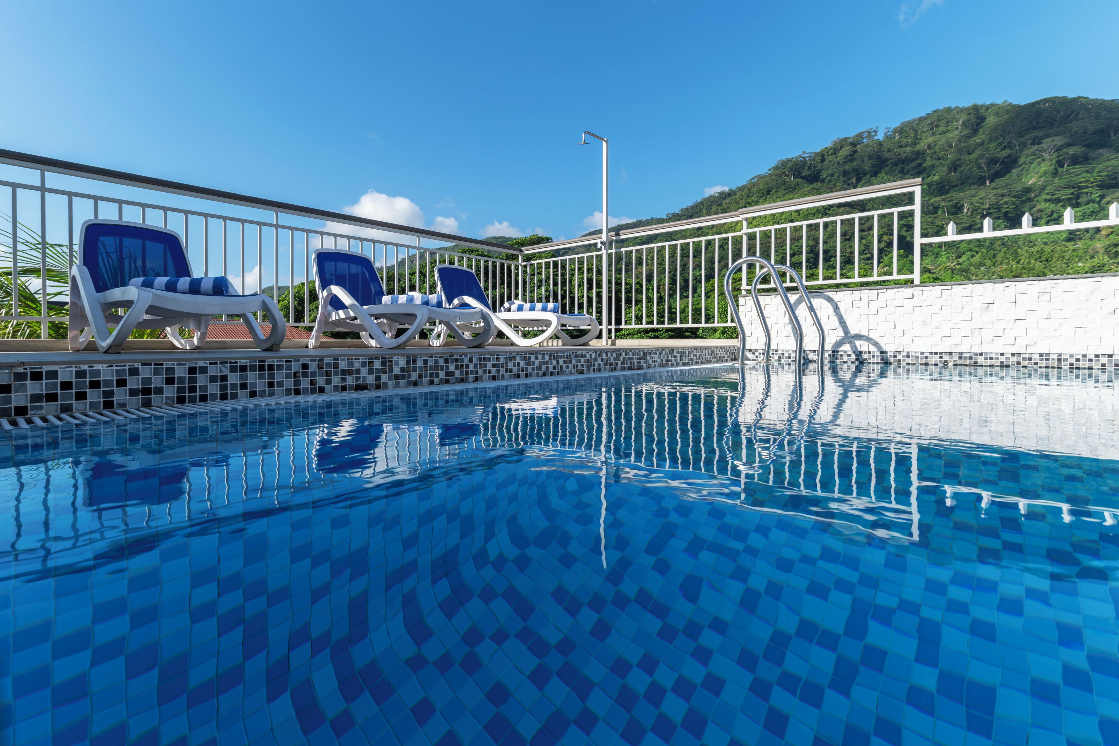 Piscina exterior, da(s) 6:00 à(s) 19:00, espreguiçadeiras 