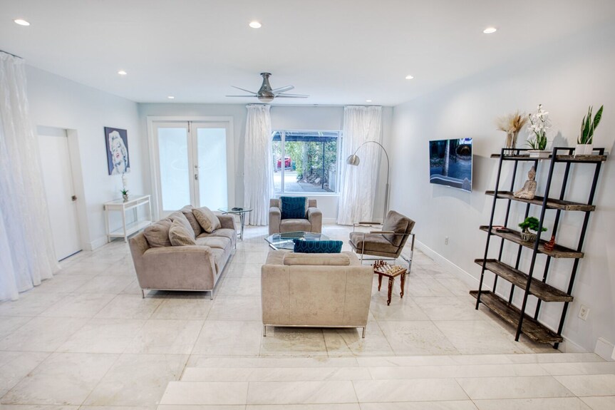 3-story Modern, Home, With A Large Deck & Jacuzzi Overlooking The Miami River - Miami, FL