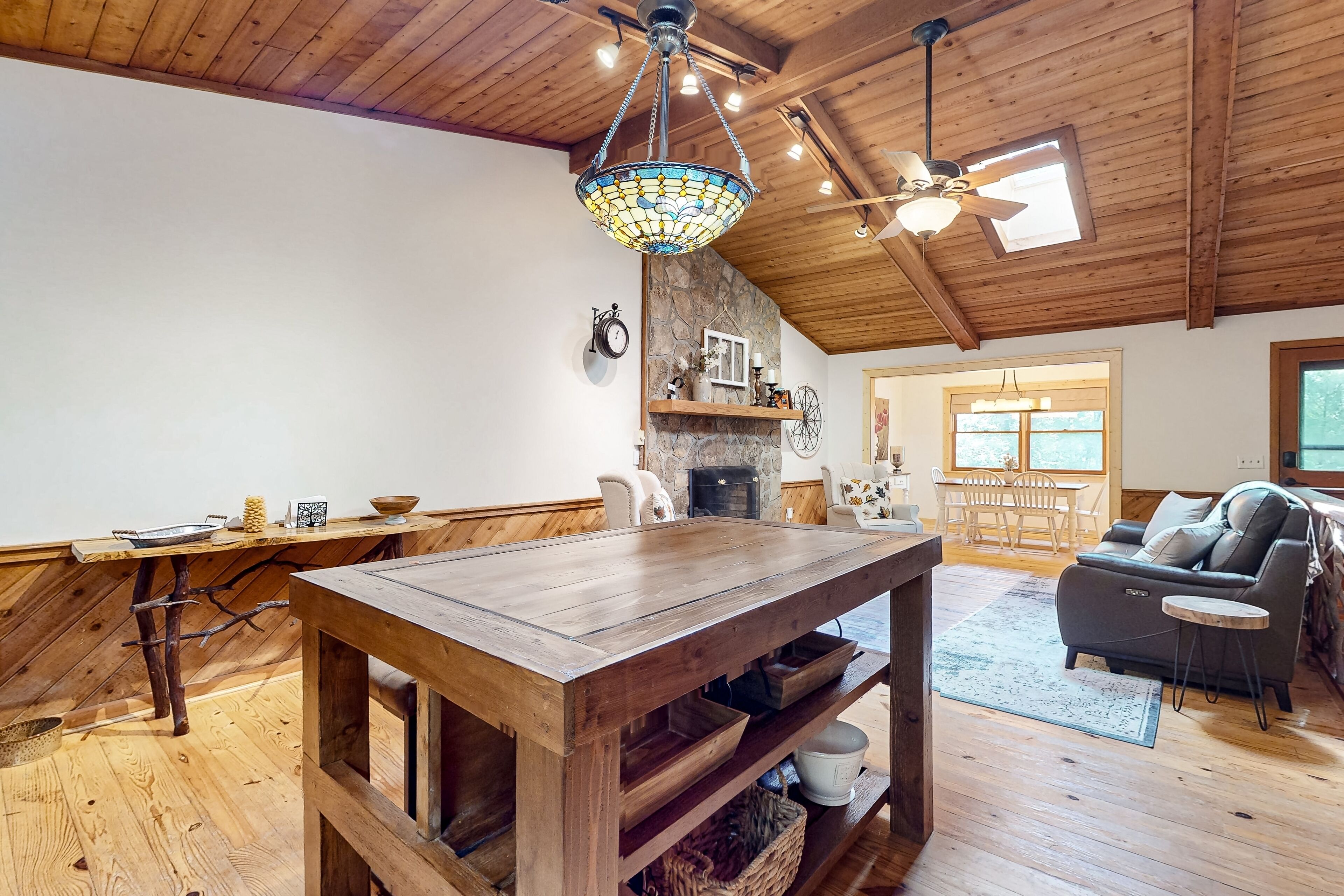 Rural Cabin In Wooded Lot With Firepit, Fireplace, Grill, Wraparound Deck, W/d - Blairsville, GA