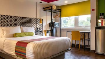 Suite, 1 cama queen-size, não fumadores | Minibar, cofre no quarto, com decoração personalizada