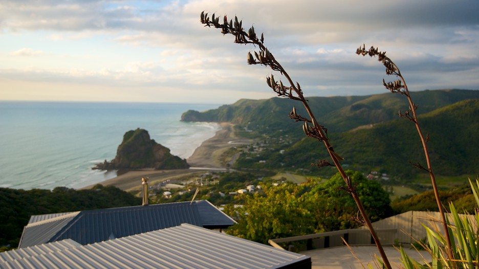 Piha Beach in Auckland, | Expedia