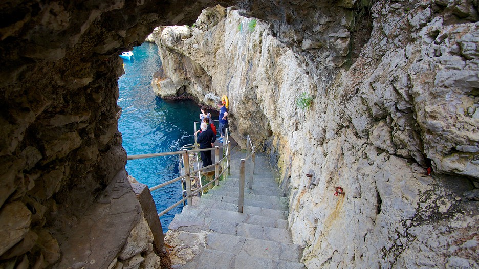 Blue Grotto en Isla Capri, Italia | Expedia.com