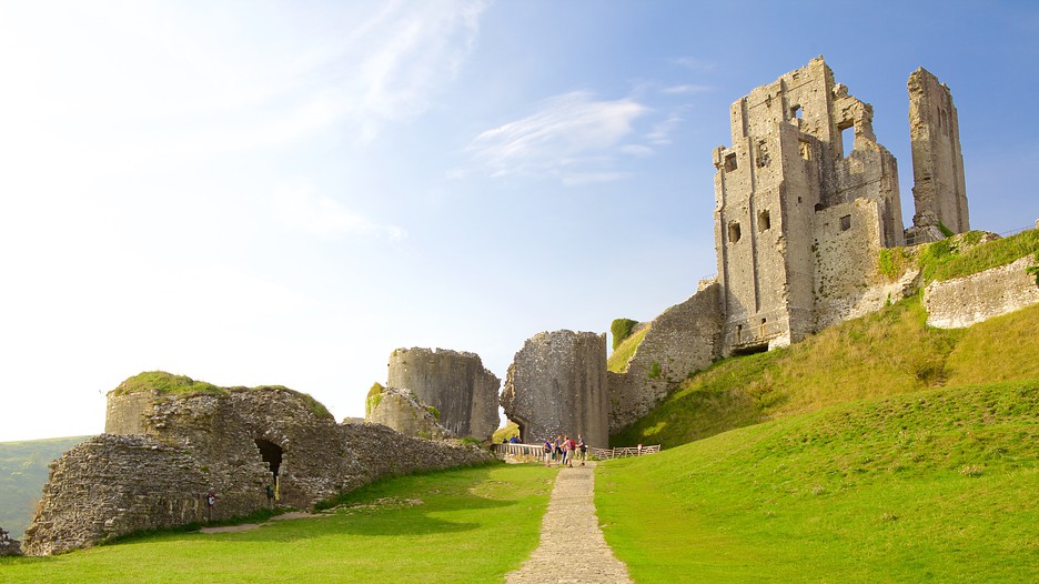 Corfe Castle - Wareham, England Attraction | Expedia.com.au