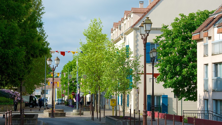 Roissy-en-France Vacations 2017: Package & Save up to $603 | Cheap ...