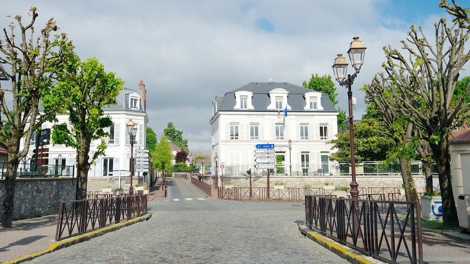 Roissy-en-France Vacations 2017: Package & Save up to $603 | Cheap ...