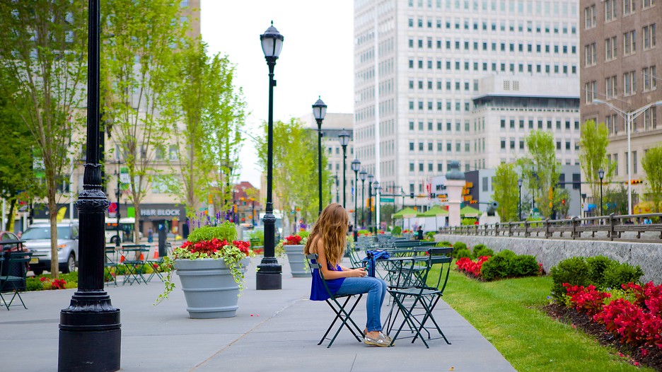 Newark Vacations 2017: Package & Save up to $603 | Expedia