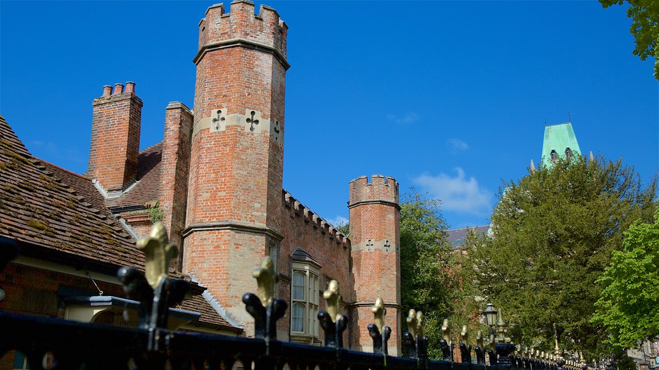 Hampshire Vacations 2017: Package & Save up to $603 | Expedia