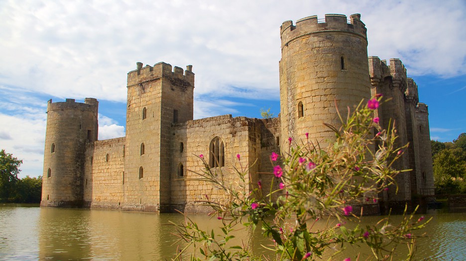 Bodiam Castle in Brighton, England | Expedia