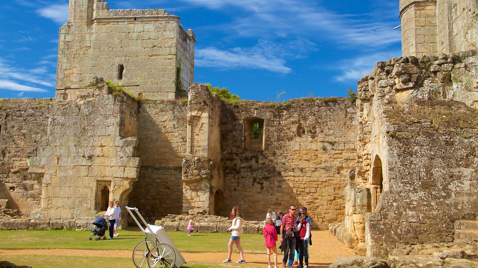 Bodiam Castle in Brighton, England | Expedia.ca