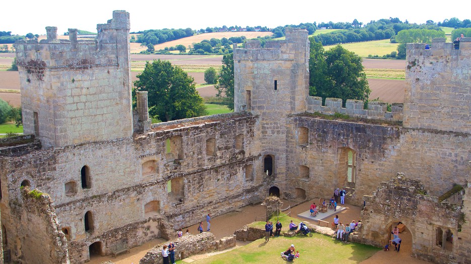 Bodiam Castle in Brighton, England | Expedia.ca