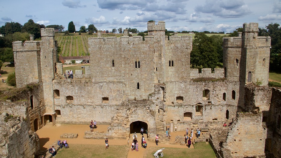 Bodiam Castle in Brighton, England | Expedia