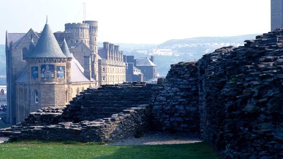 Mid-Wales Vacations 2017: Package & Save up to $603 | Expedia