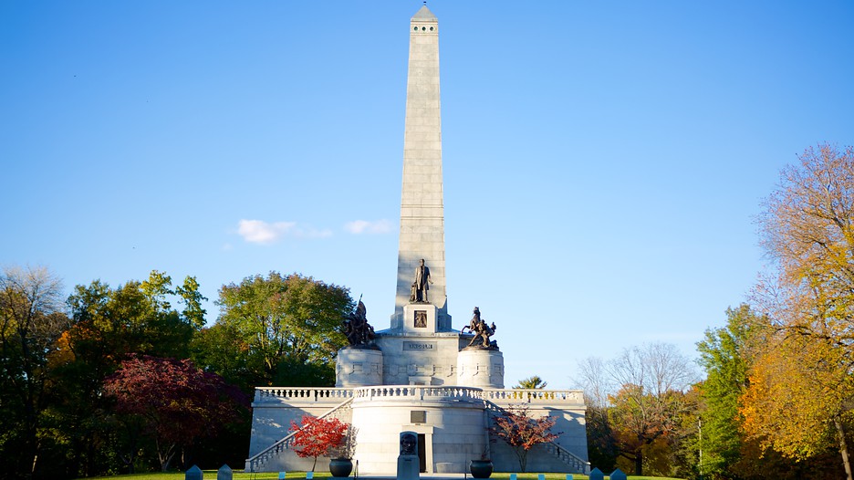 Lincoln's Tomb in Springfield, Illinois | Expedia