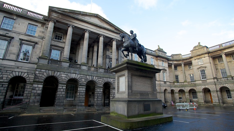 Parlamentsgebäude in Edinburgh - Expedia.de