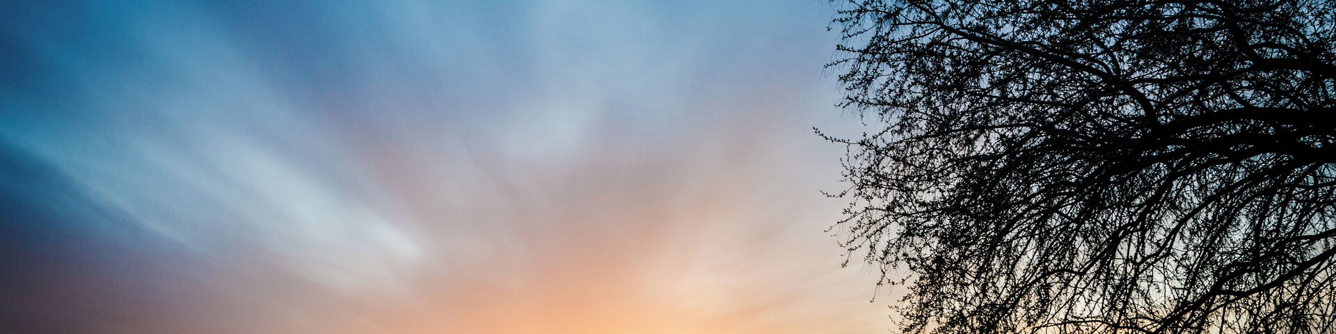 The beautiful landscapes here are even more gorgeous at sunset and sunrise. Accommodation is poor, however. Uncomfortable beds and dirty, shared restrooms. The upside is that you'll be up early enough to watch the sunrise, I guess.
#lifeatexpedia #sunset #Nature