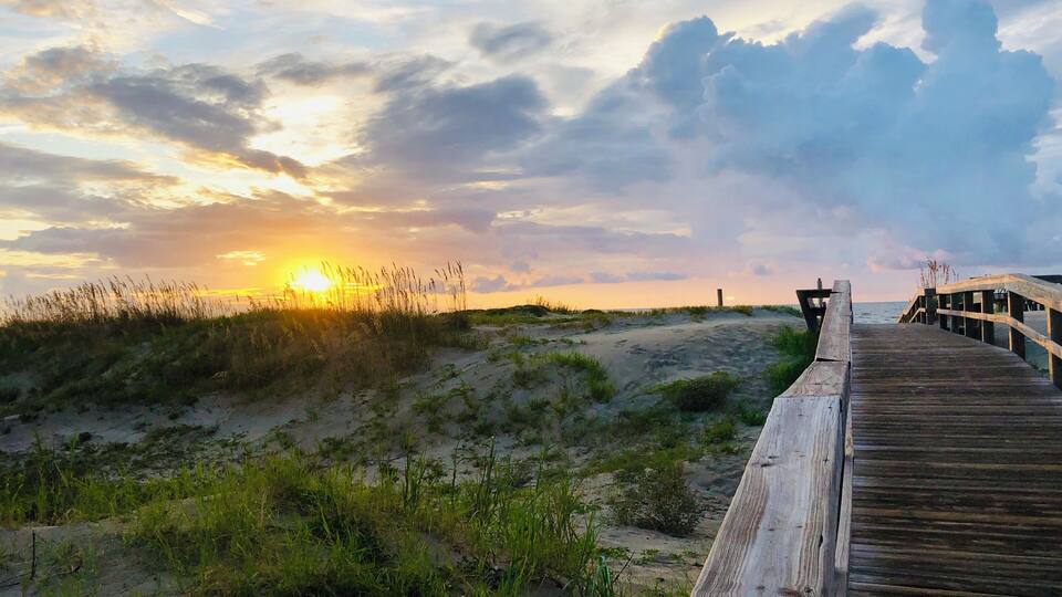 Beautiful sunrise everyday🌴