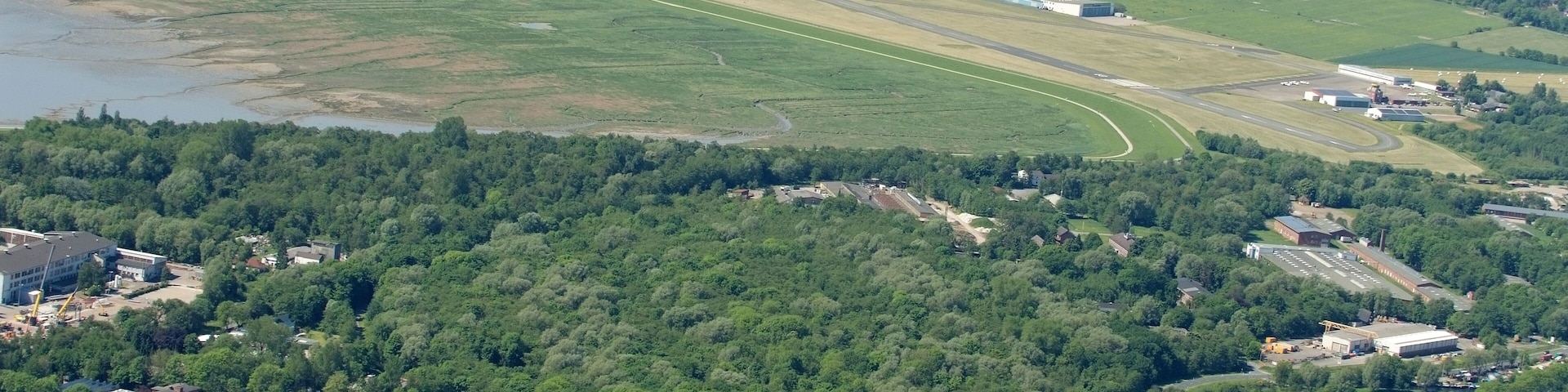 Fotoflug vom Flugplatz Nordholz-Spieka über Cuxhaven und Wilhelmshaven