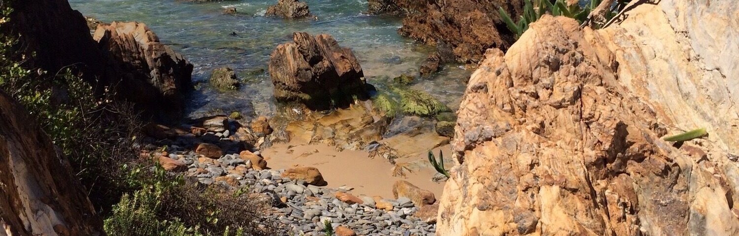 The outlook to Quarry Beach from Secret Beach near Mallacoota and adjacent to Croanjingolong #NationalPark in far eastern Victoria.
Holiday snap with my #iPhone5s from my #Summer #roadtrip in December 2015.
#Australia #Blue
The great #outdoors!