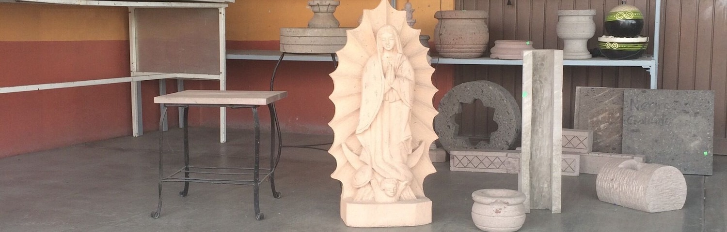 A virgin made of clay inside a handcraft store. When going to Peña de Bernal, make sure you stop by and have lunch in "Barbacoa Santiago" you wont regret it ;)
Find more in >> the HolyList
#outdoors #religion #devotion #tradition #travel #troveon #mexico #virgin #altar