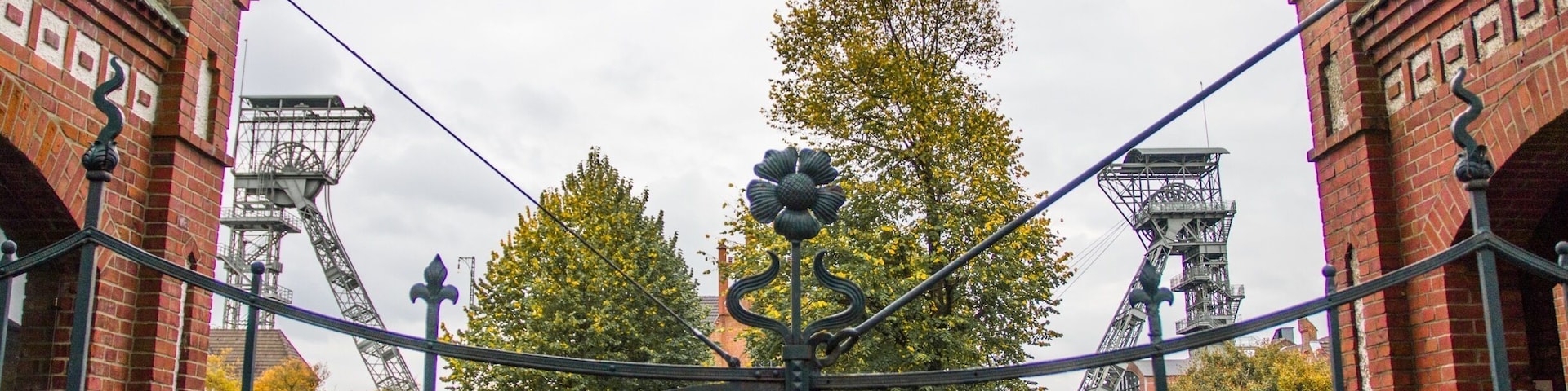 Alte Zeche im Dortmund. Die Gebäude wirken fast wie ein Schloss,