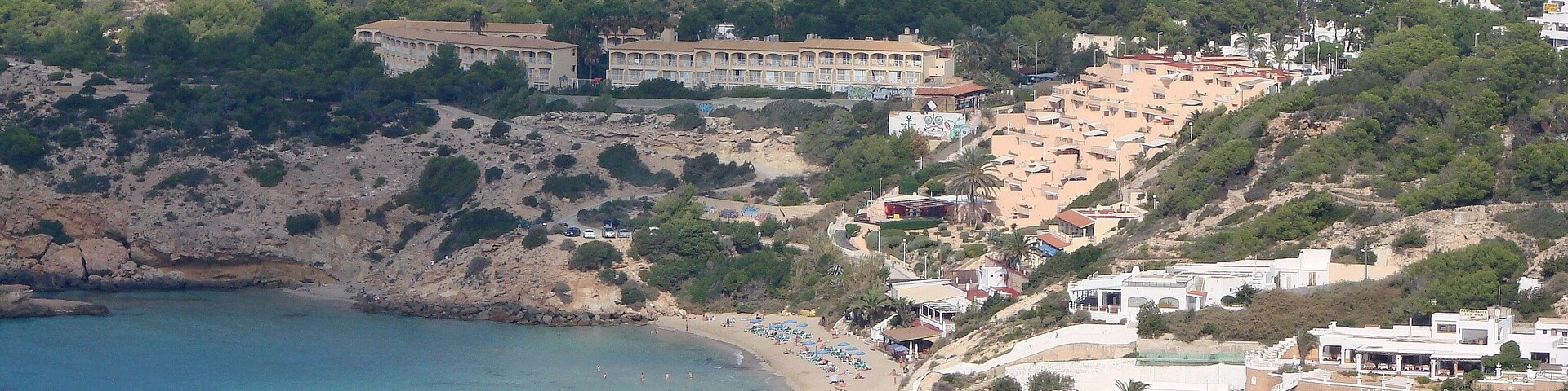 Spanien, Ibiza, Westküste, Blick zur Bucht von Cala Tarida