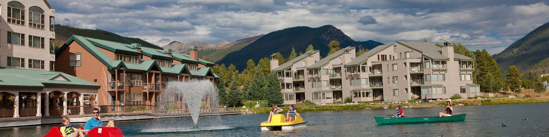 Keystone showing a lake or waterhole, kayaking or canoeing and a luxury hotel or resort
